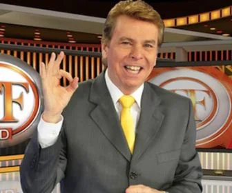 Nelson Rubens renova contrato com a RedeTV! por mais dois anos