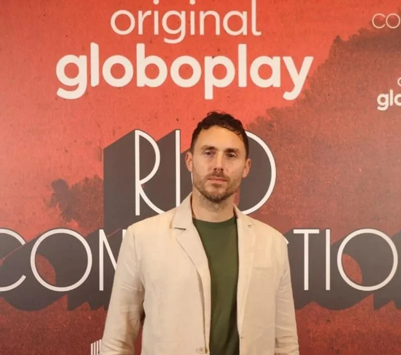 Conheça Aksel Ustun, par de Marina Ruy Barbosa em "Rio Connection"