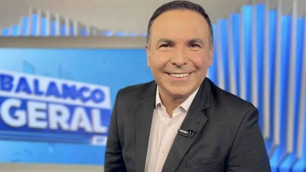 Reinaldo Gottino renova contrato com a Record até 2028