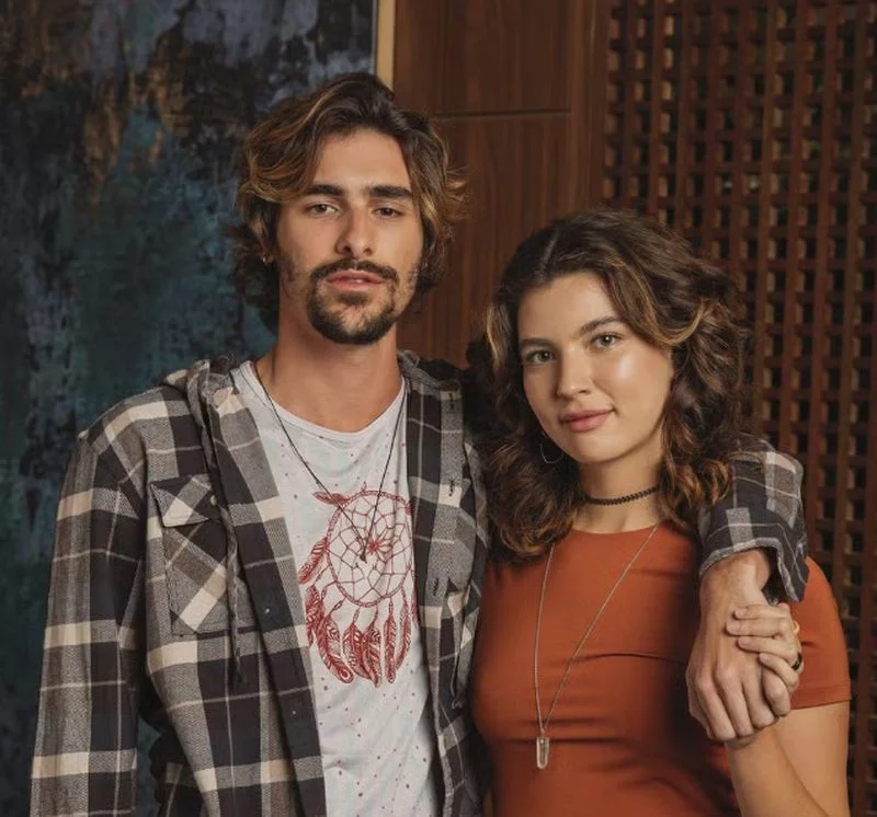 Alanis Guillen estreia em "Mania de Você" como irmã de Mariana Ximenes