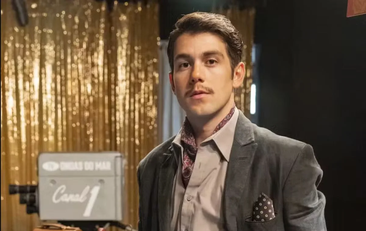 Daniel Rangel surge caracterizado para "Garota do Momento"