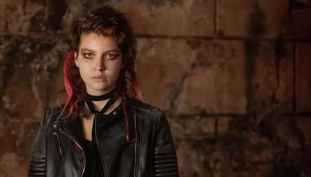 Alanis Guillen surge como vampira na nova fase de “Vermelho Sangue ...