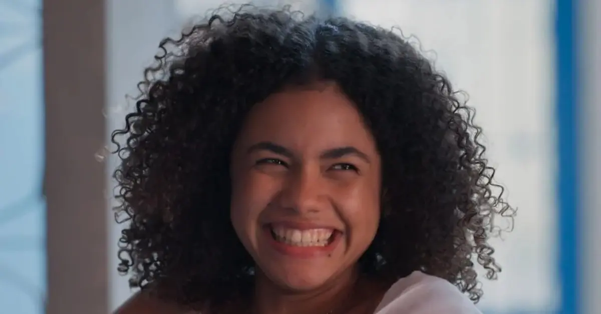 Alana Cabral deve estrelar "Lá na Minha Terra", novela das seis da Globo